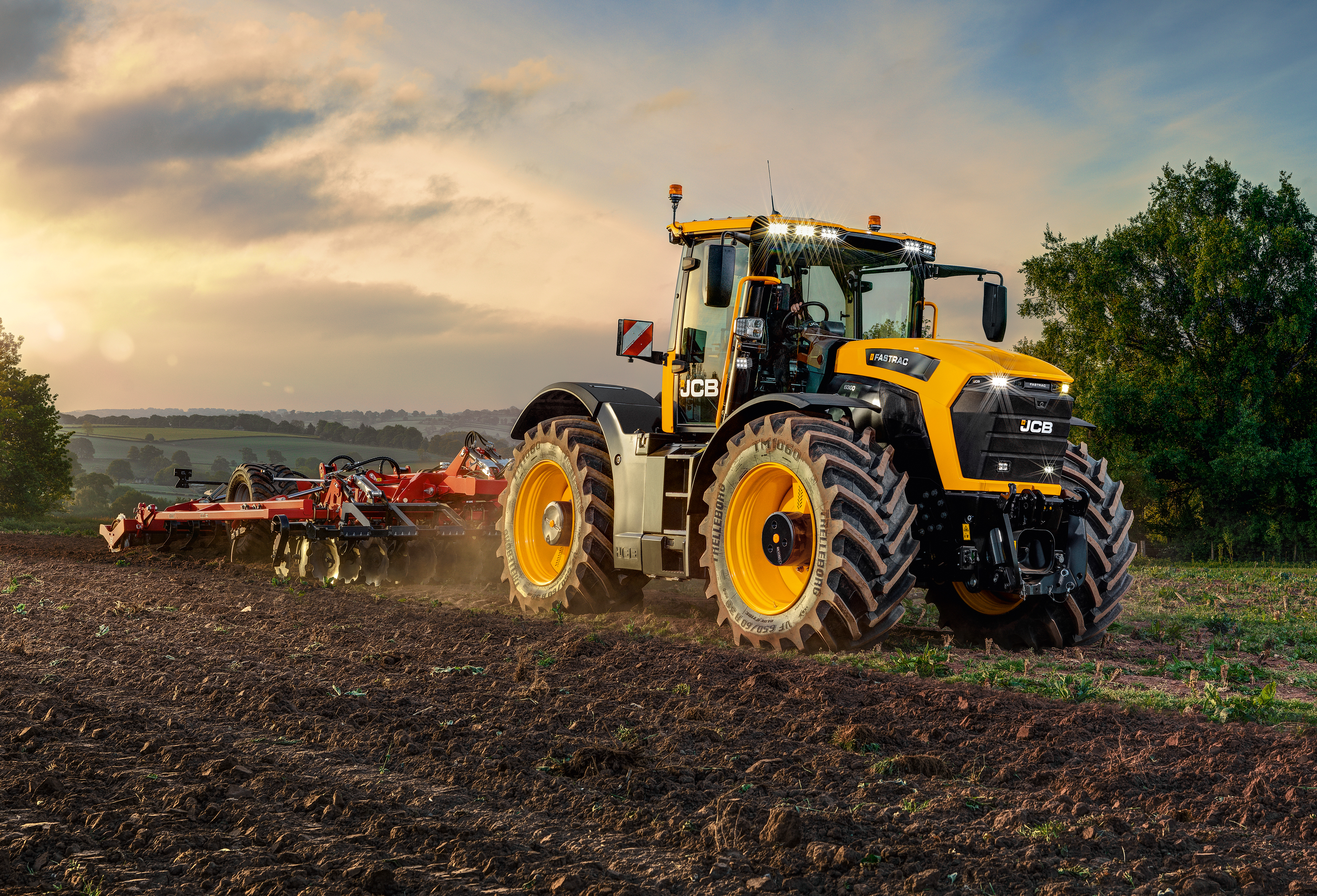 JCB WINS ‘TRACTOR OF THE YEAR’ AWARD FOR ALL-NEW FASTRAC